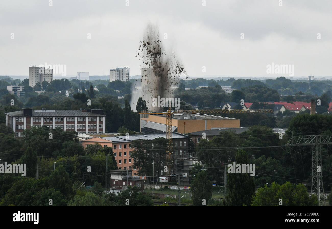 Potsdam, Deutschland. Juli 2020. Die Detonation einer Weltkriegsbombe ...