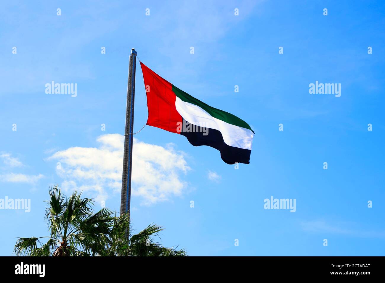Uae fahnenschwingen -Fotos und -Bildmaterial in hoher Auflösung – Alamy