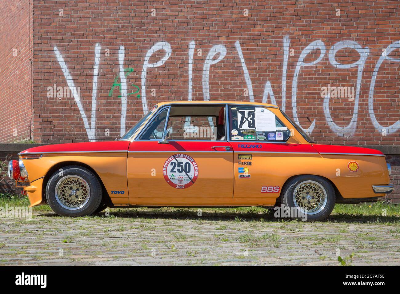 Bmw 2002 classic race car -Fotos und -Bildmaterial in hoher Auflösung ...