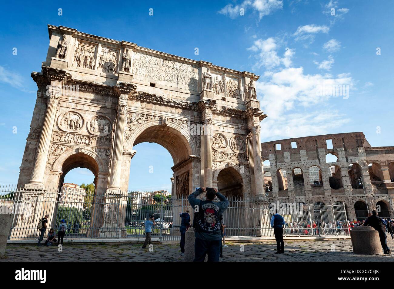 Torbogen im kolosseum bogen von constantine -Fotos und -Bildmaterial in ...