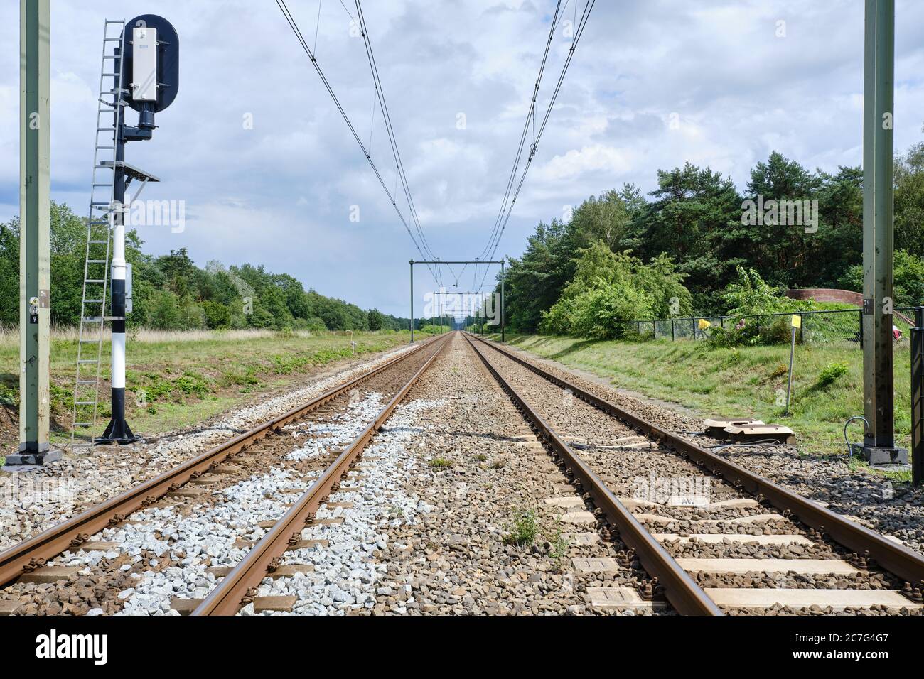 Signals railroad railway track -Fotos und -Bildmaterial in hoher ...