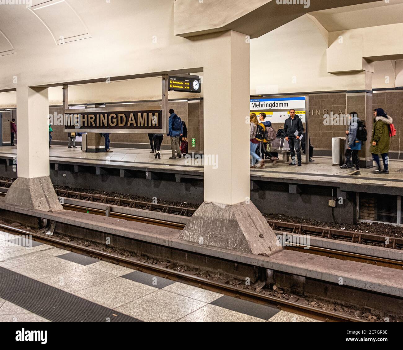 U bahnlinie u6 -Fotos und -Bildmaterial in hoher Auflösung – Alamy