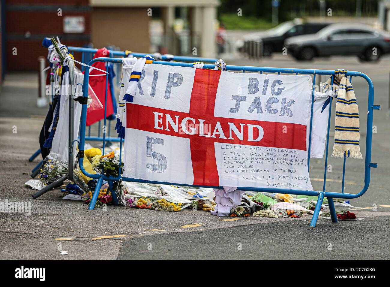LEEDS, ENGLAND - Tribute an die ehemaligen Fußballspieler Billy Bremer ...