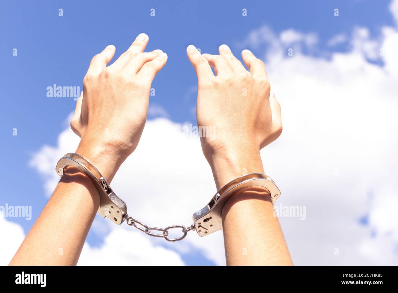 Handschellen Angelegt Stockfotos und -bilder Kaufen - Alamy