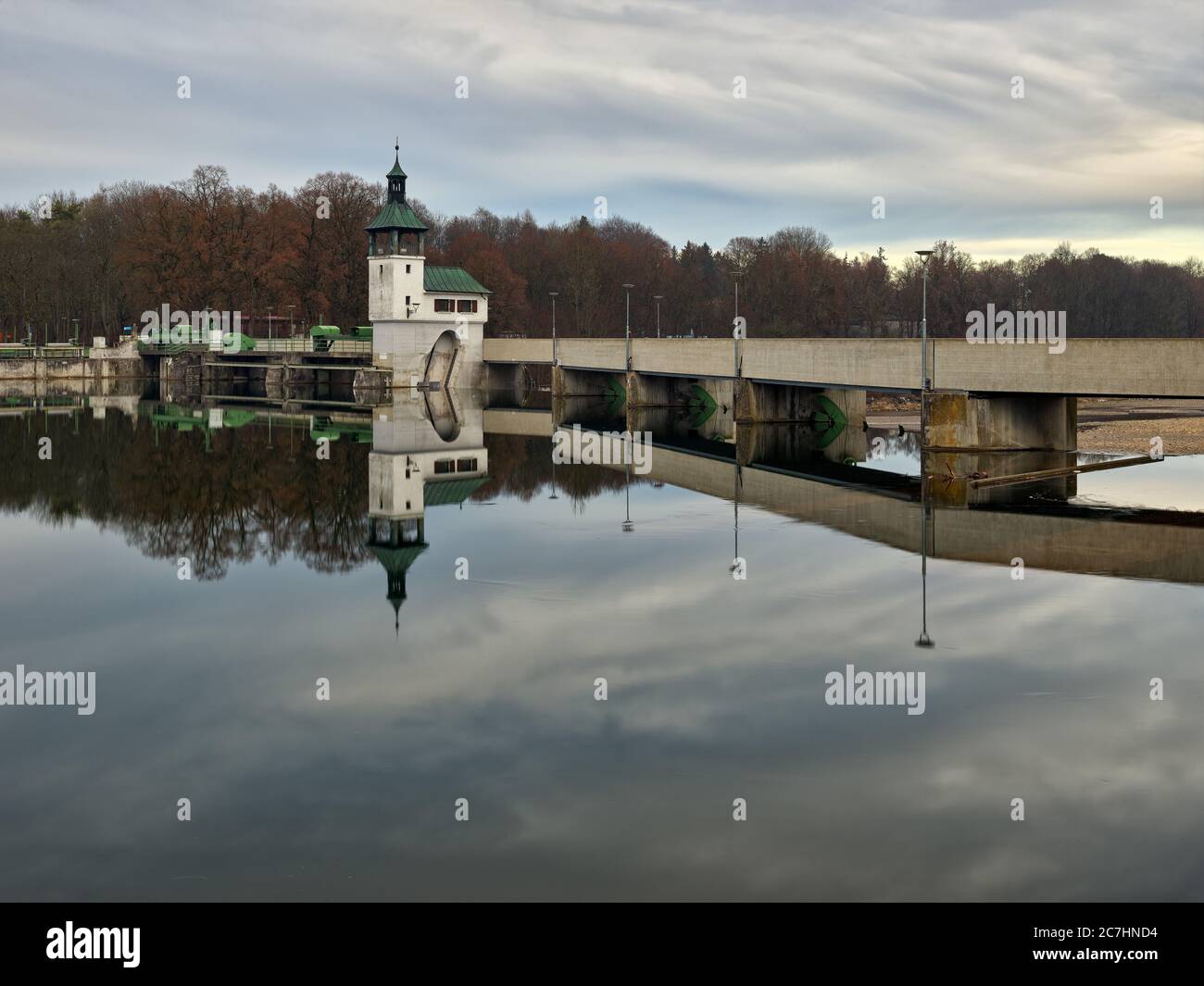 Flusswasser wehr website -Fotos und -Bildmaterial in hoher Auflösung ...