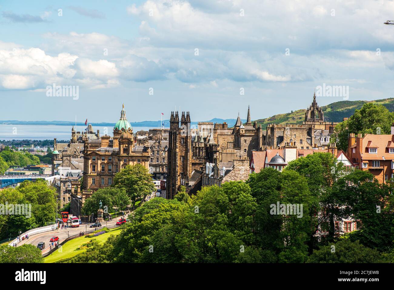 Edinburgh aus dem hügel -Fotos und -Bildmaterial in hoher Auflösung – Alamy
