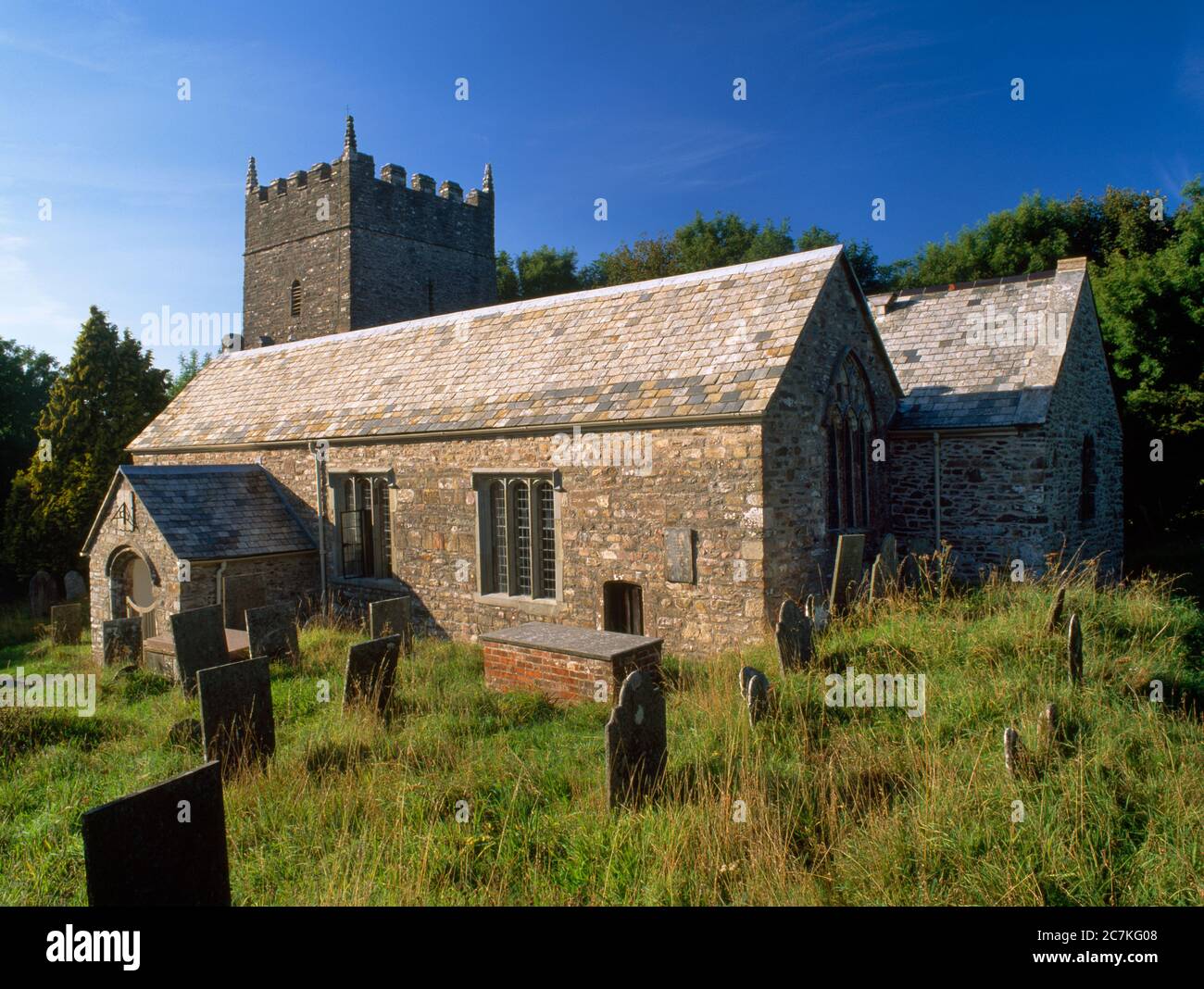 Blick NW von St Petrock's Church, Parracombe Churchtown, Devon, England ...