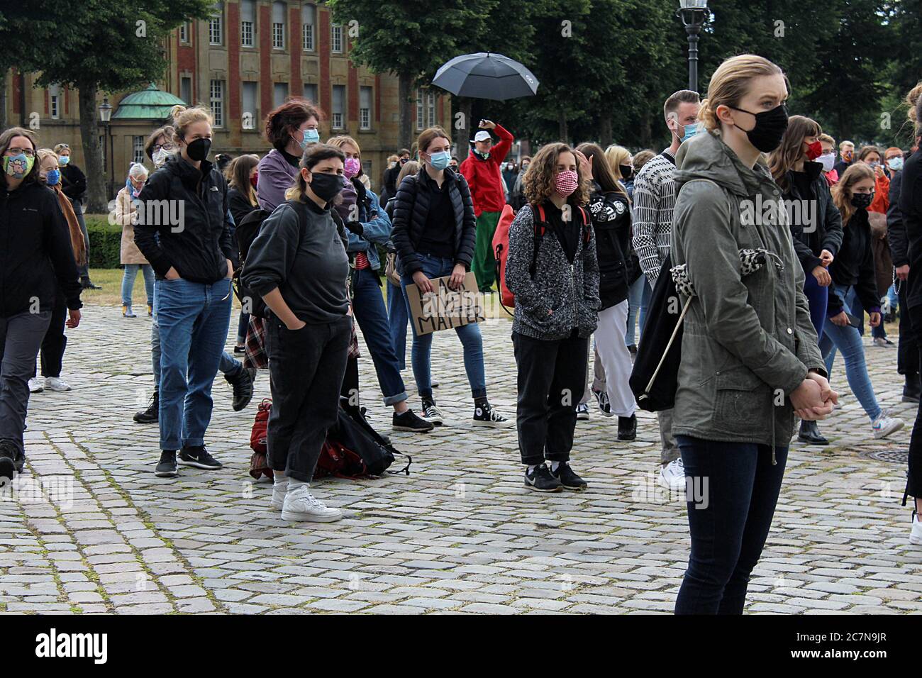Friedlicher Protest gegen Schwarze Leben am Schlossplatz. Protest als ... Friedlicher Protest gegen Schwarze Leben am Schlossplatz. Protest als ...