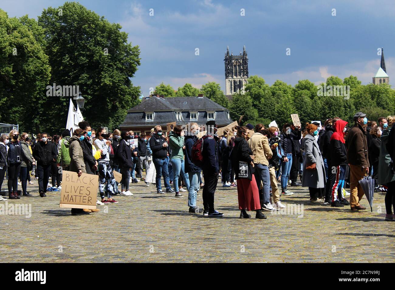 Friedlicher Protest gegen Schwarze Leben am Schlossplatz. Protest als ...