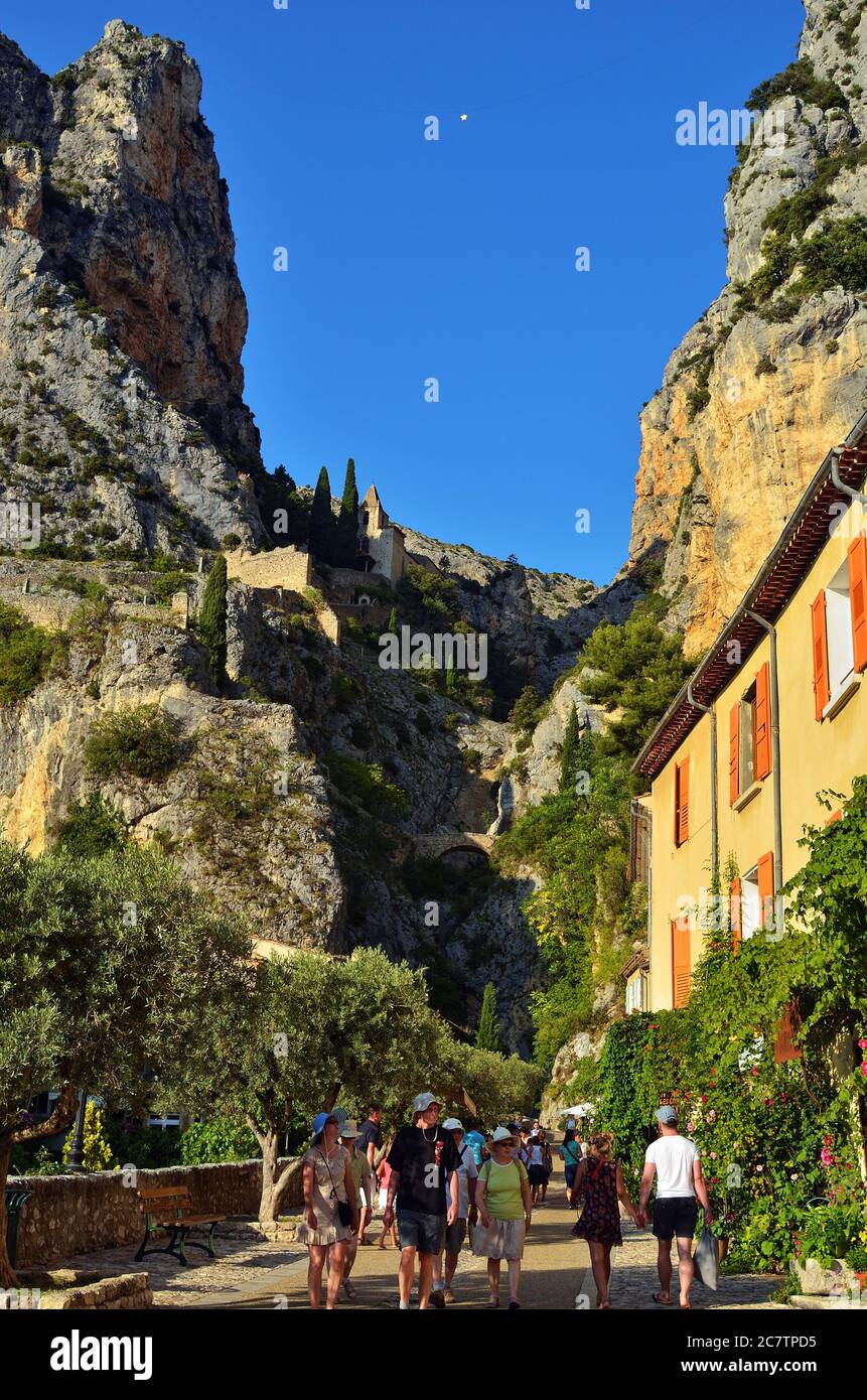 Fabelhafte Moustiers Sainte Marie Frankreich Bilder