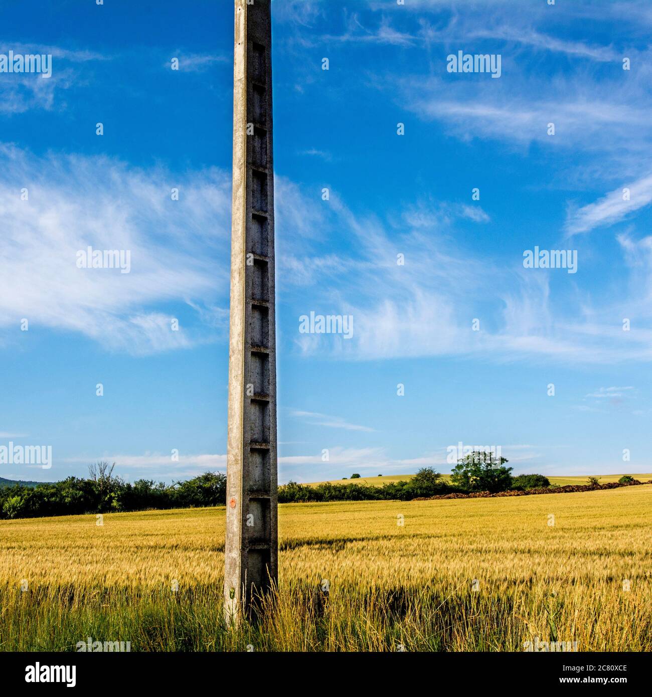 Pylon isoliert -Fotos und -Bildmaterial in hoher Auflösung – Alamy