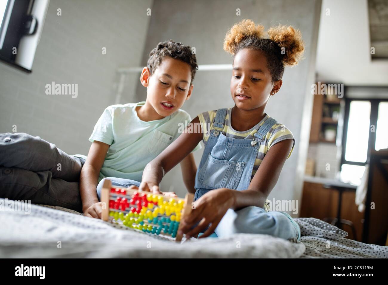 Kindheit lernen -Fotos und -Bildmaterial in hoher Auflösung – Alamy