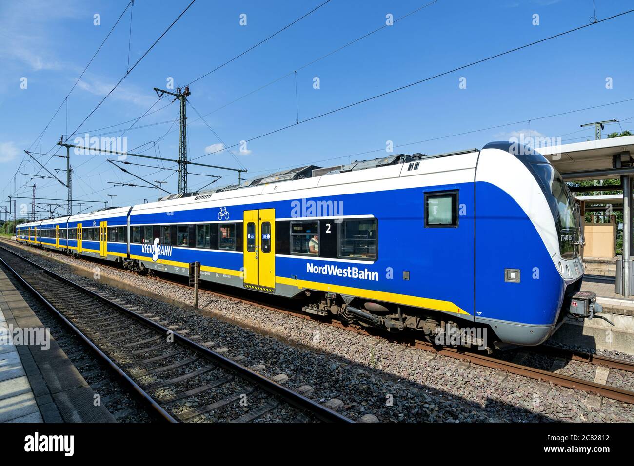 NordWestBahn Alstom Coradia Continental Zug am Bahnhof Bremen-Burg ...