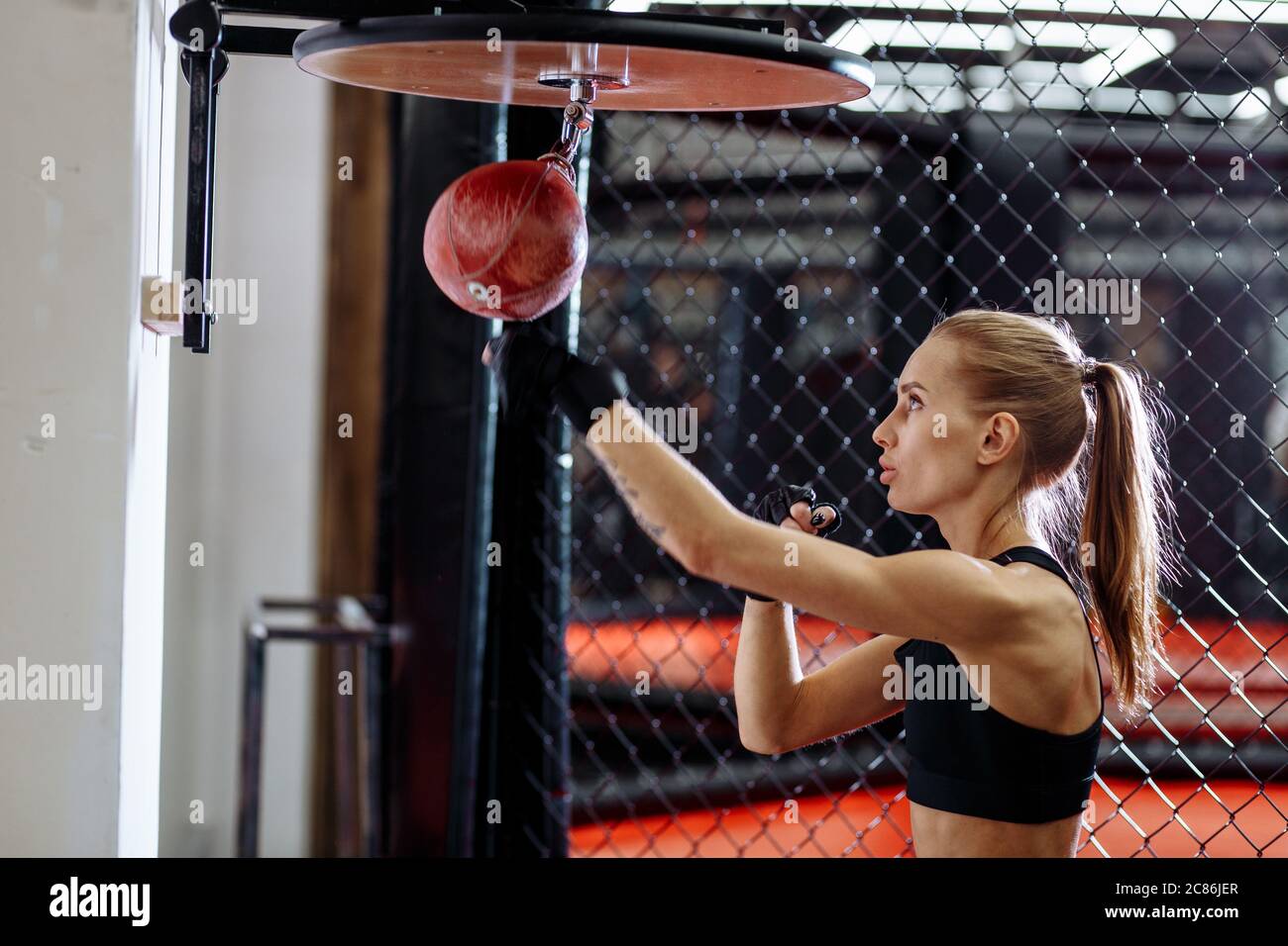 Women Boxing Stockfotos und -bilder Kaufen - Alamy