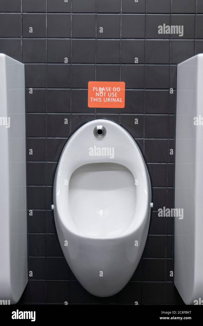 Urinal lady -Fotos und -Bildmaterial in hoher Auflösung – Alamy