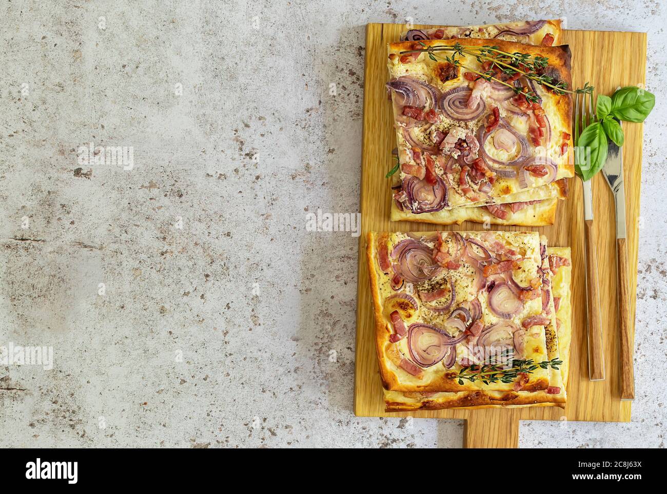 Deutsche pizza -Fotos und -Bildmaterial in hoher Auflösung – Alamy