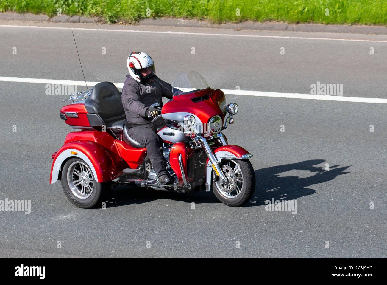 2020 red harley davidson freilauf 114 motorradfahrer -Fotos und ...