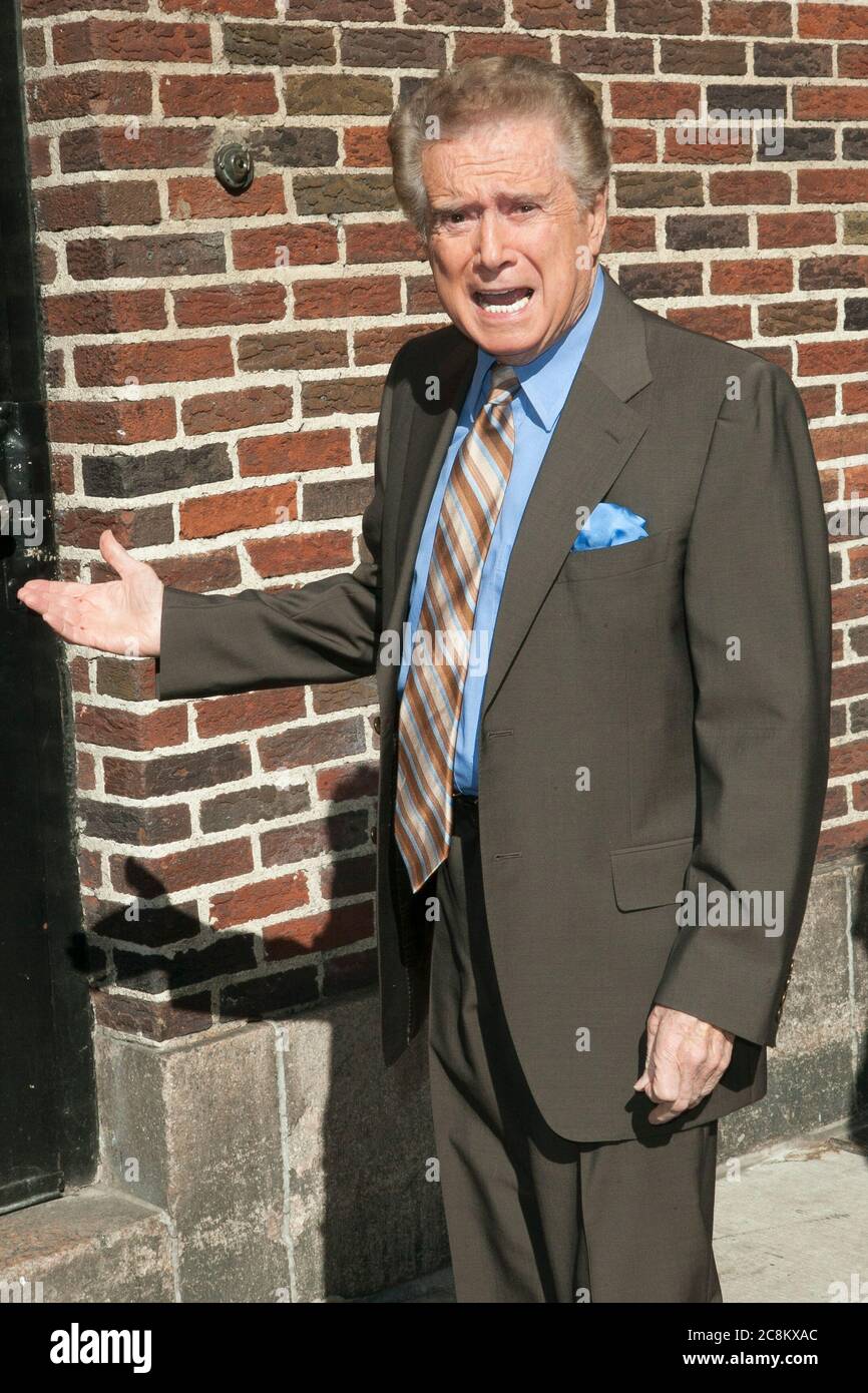 ***DATEI FOTO*** Regis Philbin verstirbt im Alter von 88 Jahren. NEW ...