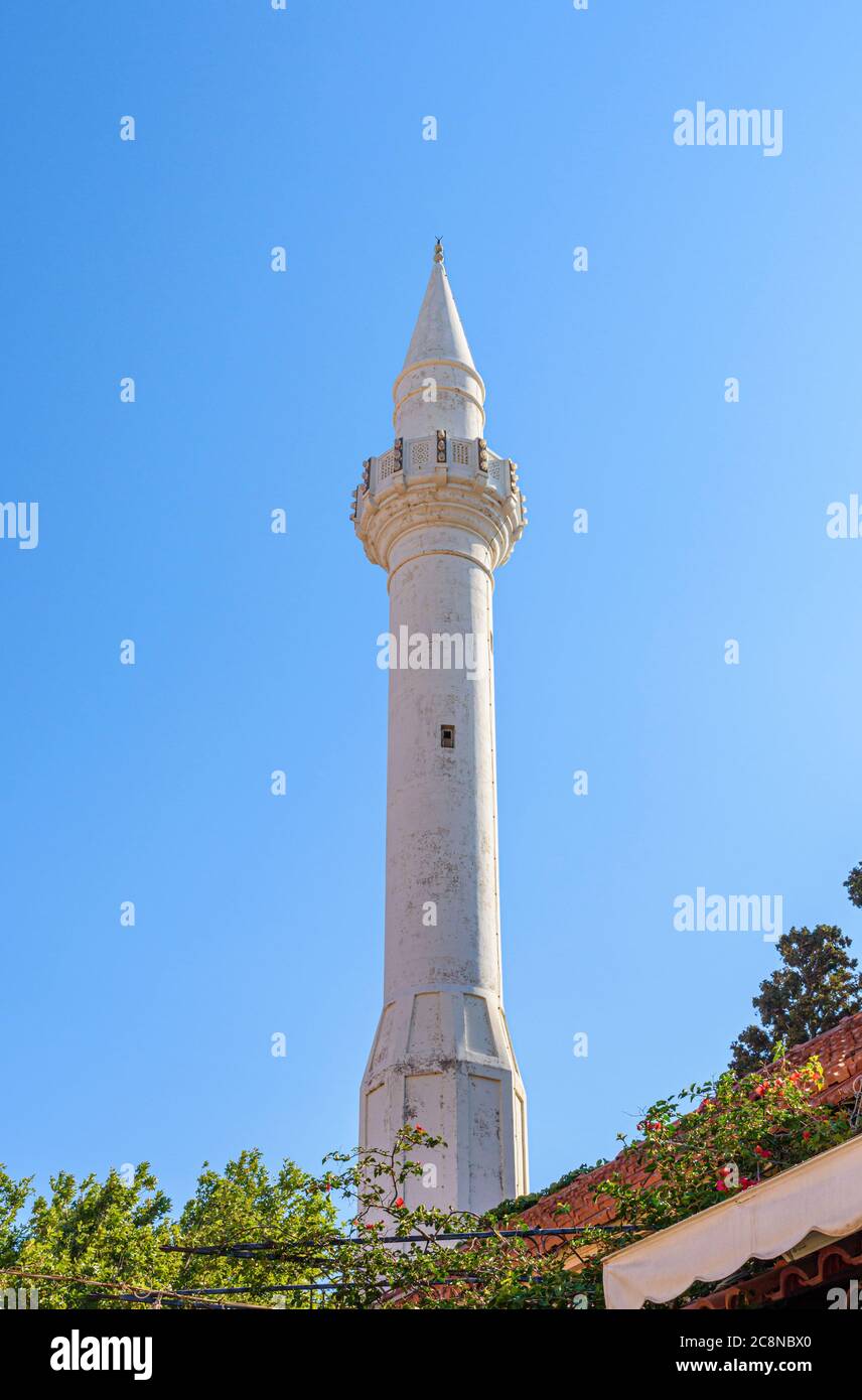 Das Minarett der Ibrahim Pasha Moschee in der Altstadt von Rhodos ...
