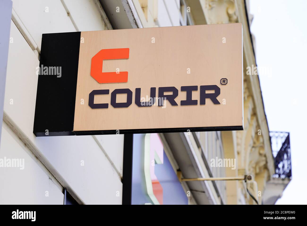 Courir logo -Fotos und -Bildmaterial in hoher Auflösung – Alamy
