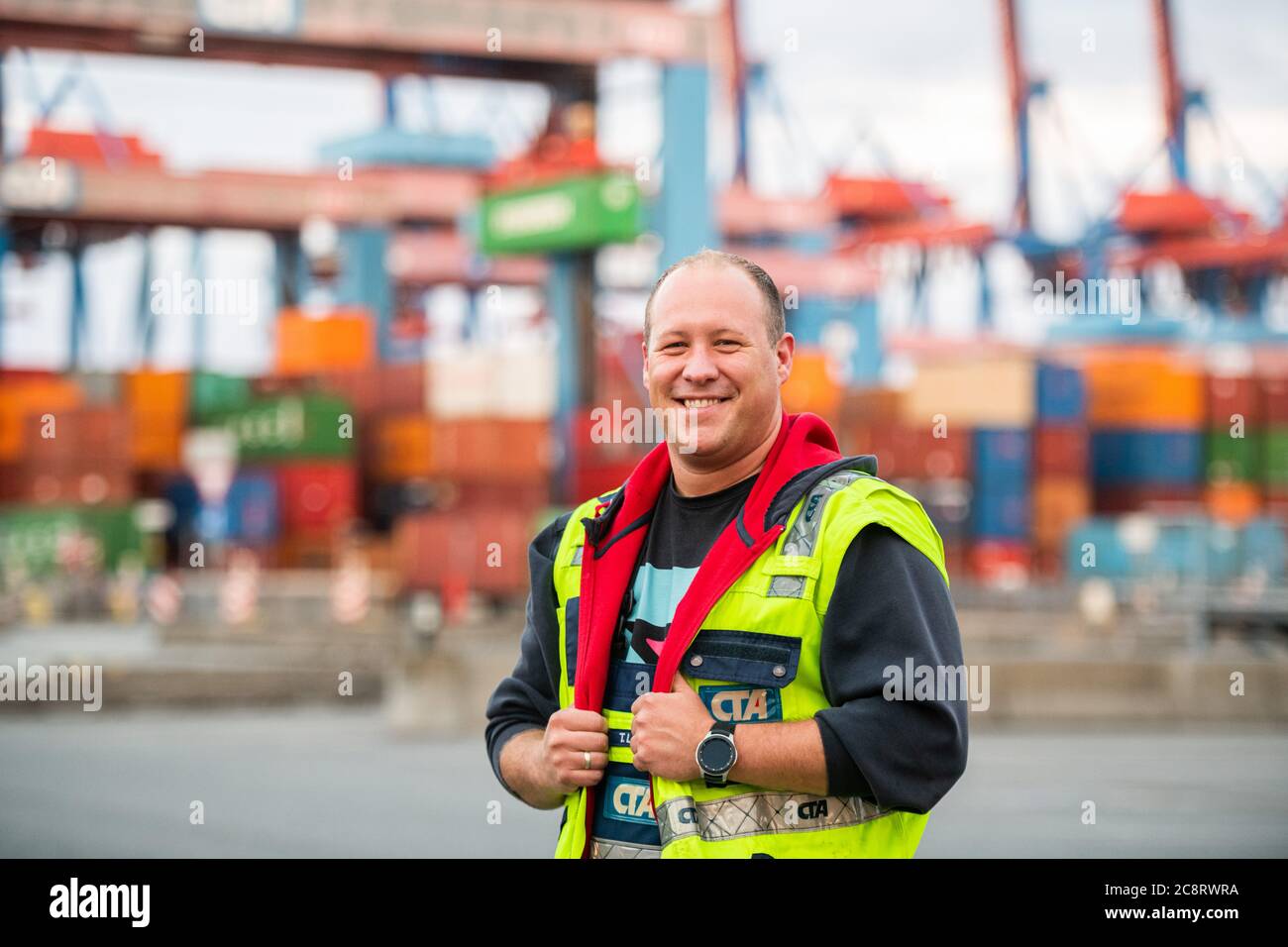 Hamburg, Deutschland. Juli 2020. Kranfahrer Torben Lehmann, aufgenommen ...