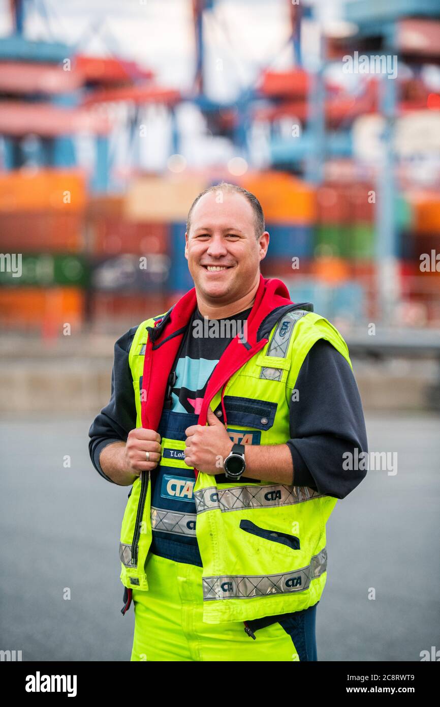 Hamburg, Deutschland. Juli 2020. Kranfahrer Torben Lehmann, aufgenommen ...