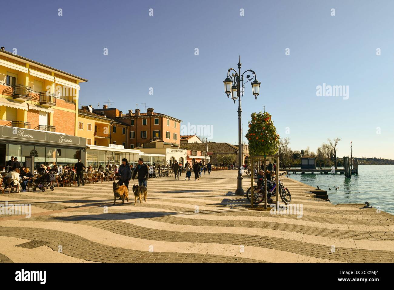 Promenade Lazise Stockfotos und -bilder Kaufen - Alamy