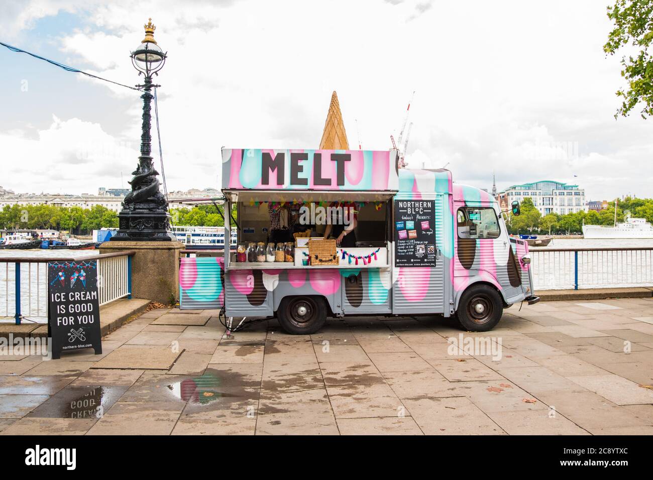 Vintage ice cream vendor -Fotos und -Bildmaterial in hoher Auflösung ...