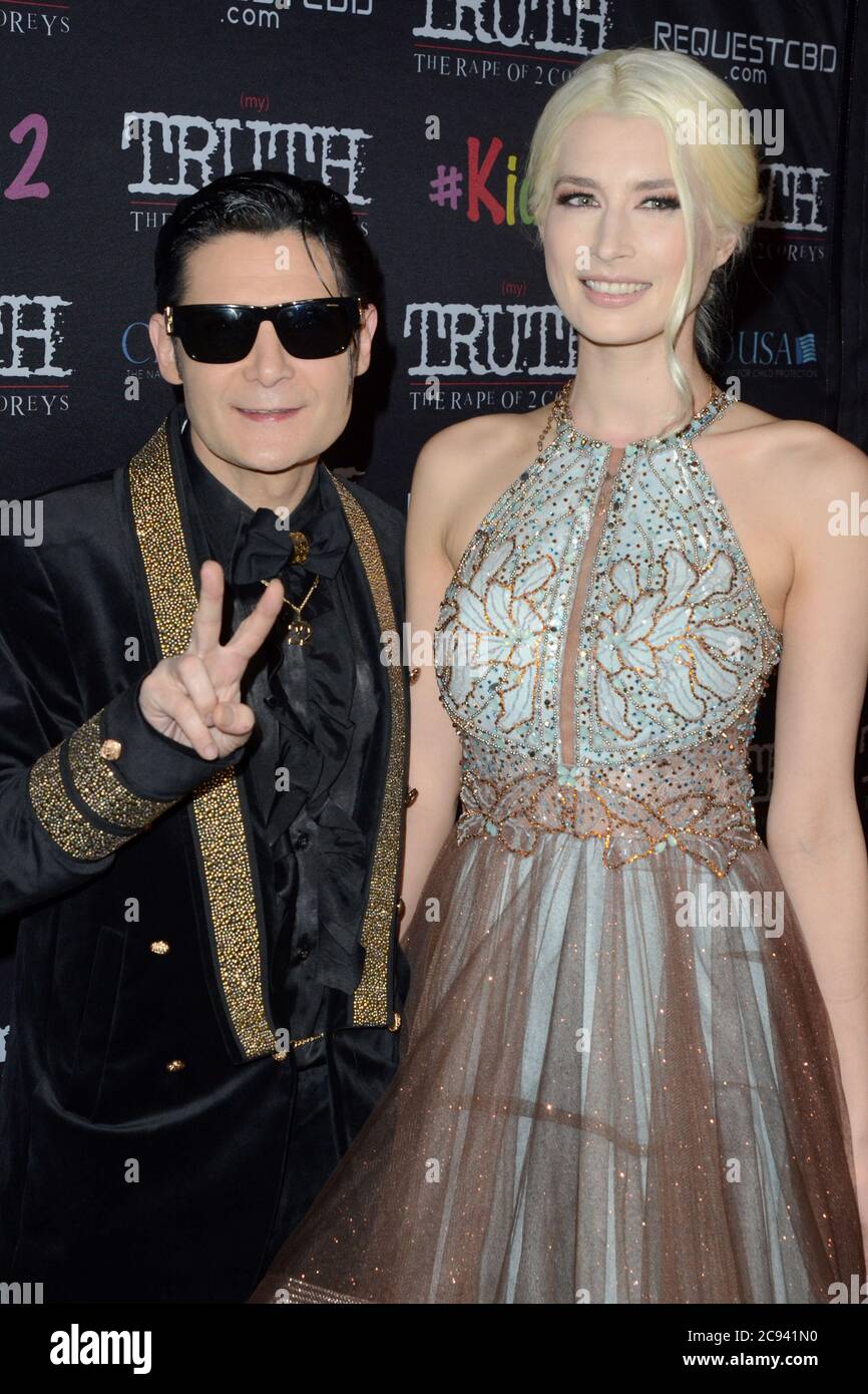 LOS ANGELES - 9. MÄRZ: Corey Feldman, Courtney Anne Mitchell bei der ...