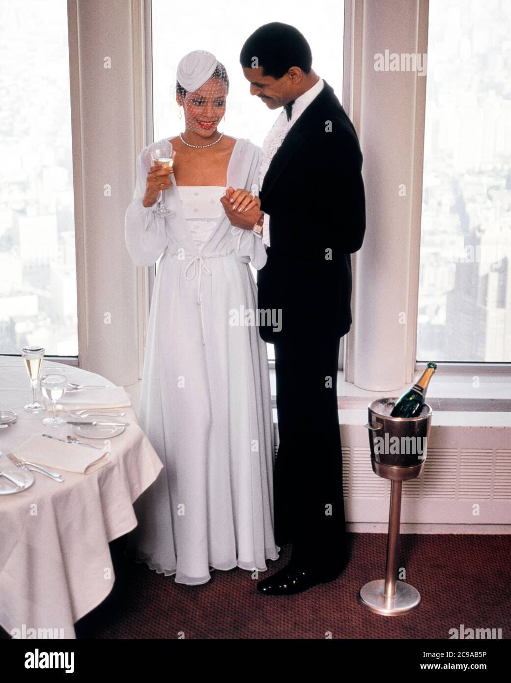 1980s marriage -Fotos und -Bildmaterial in hoher Auflösung – Alamy