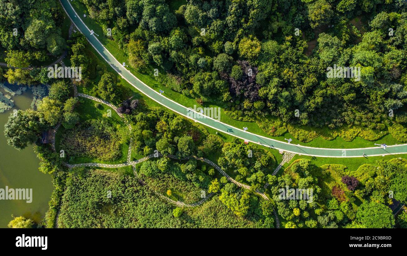 Guiyang. Juli 2020. Luftaufnahme vom 29. Juli 2020 zeigt die Landschaft ...