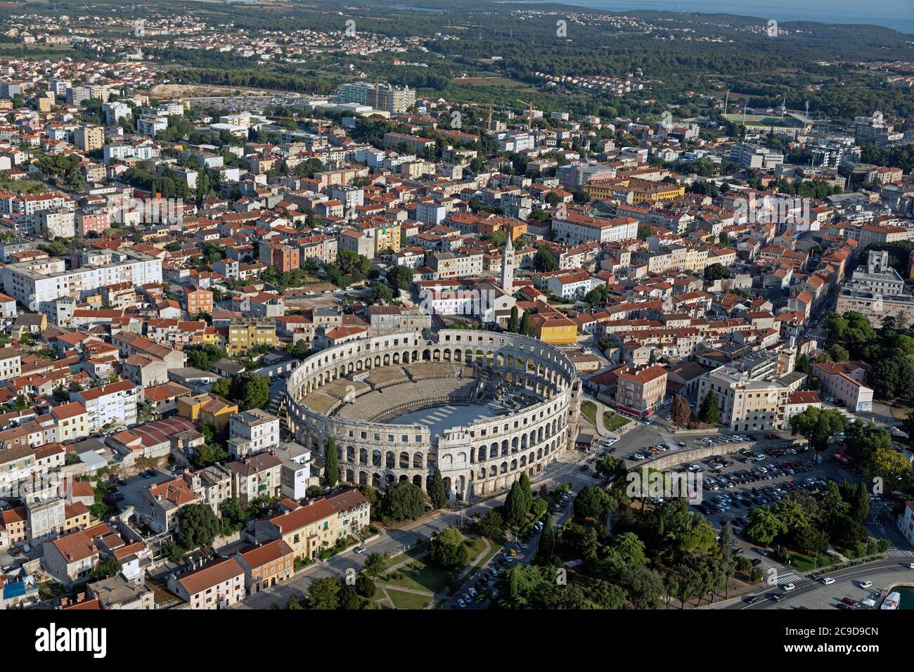 Luftaufnahme, Pula mit römischem Amphitheater, Istrien, Kroatien ...