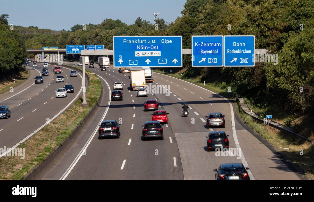 Köln, NRW, Deutschland, 07 30 2020, Autobahn A4 am Kreuz Köln Süd ...