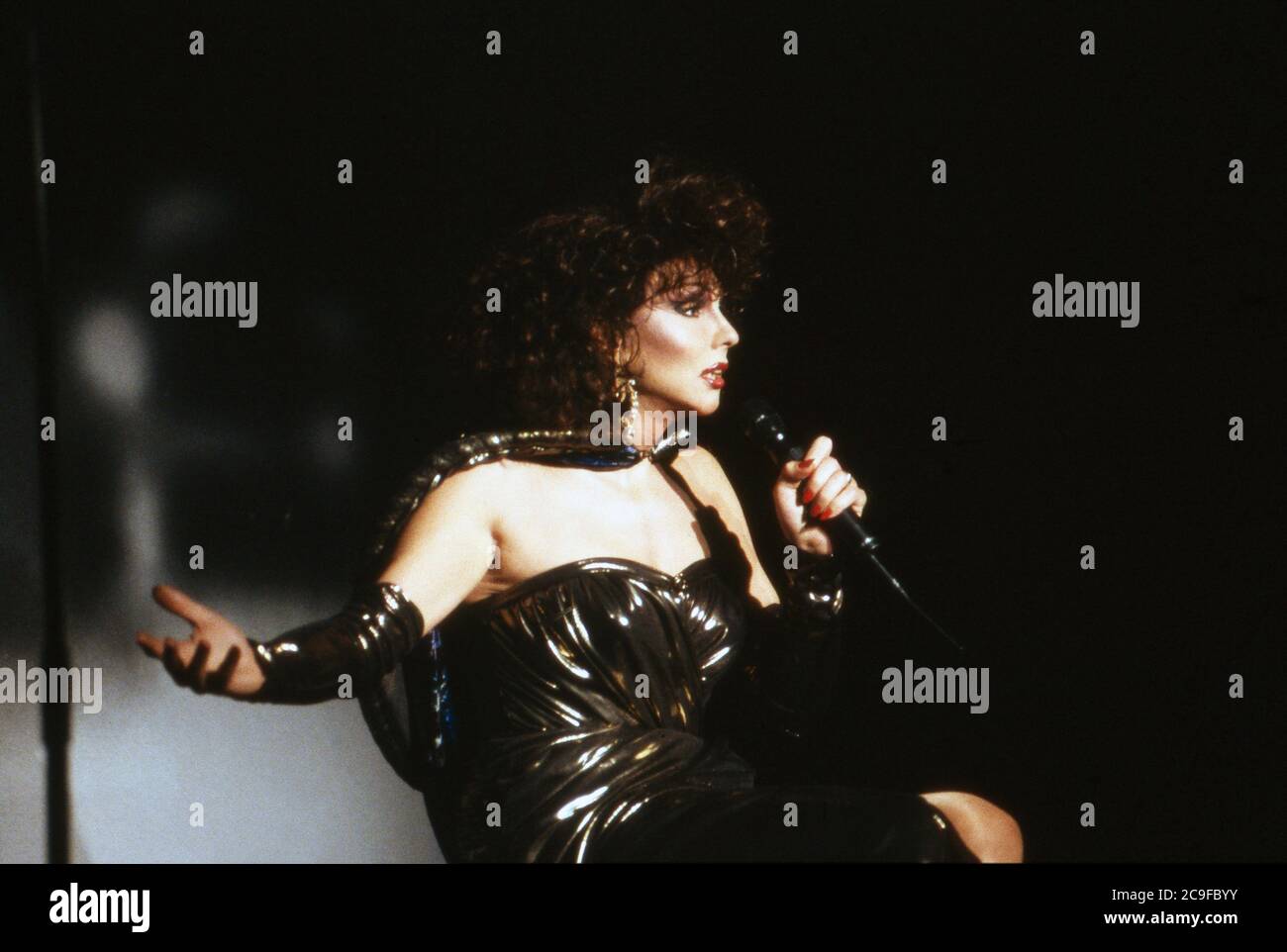 Romy Haag, deutsche Sängerin, Tänzerin und Schauspielerin, singt bei ...