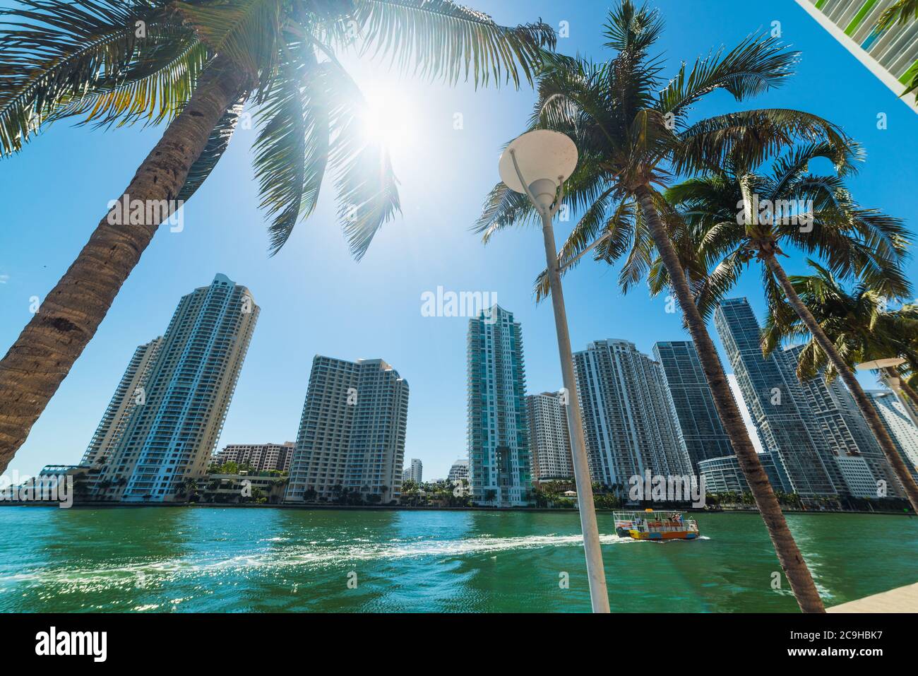 Struktur auf miami river walk -Fotos und -Bildmaterial in hoher ...