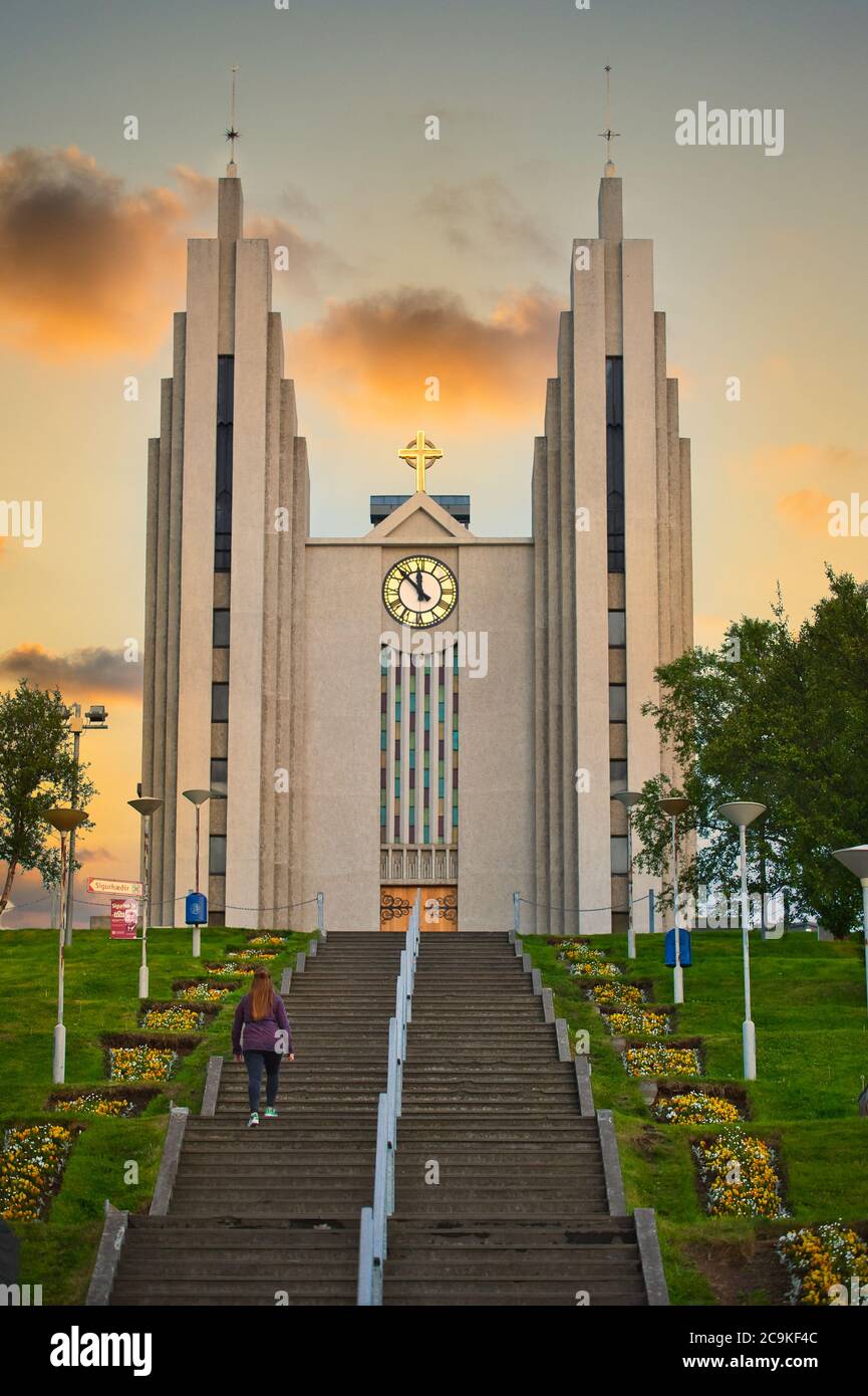 Akureyri kathedrale -Fotos und -Bildmaterial in hoher Auflösung – Alamy