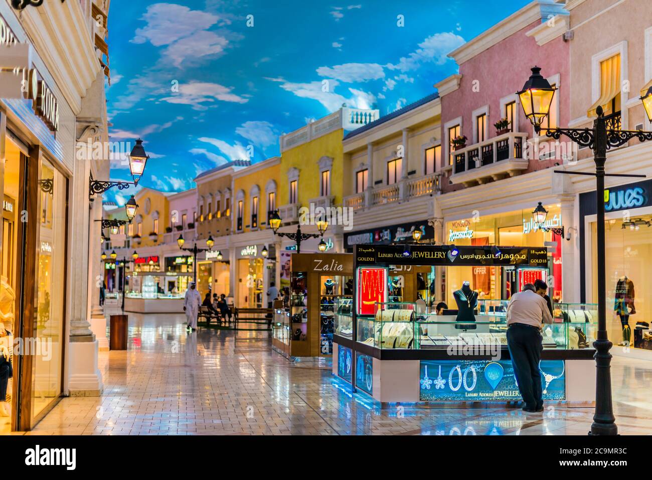 Doha villaggio einkaufszentrum -Fotos und -Bildmaterial in hoher Auflösung – Alamy
