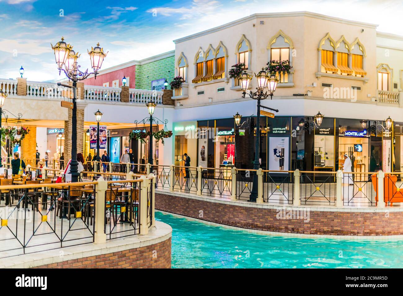 Villaggio shopping mall in doha -Fotos und -Bildmaterial in hoher Auflösung – Alamy