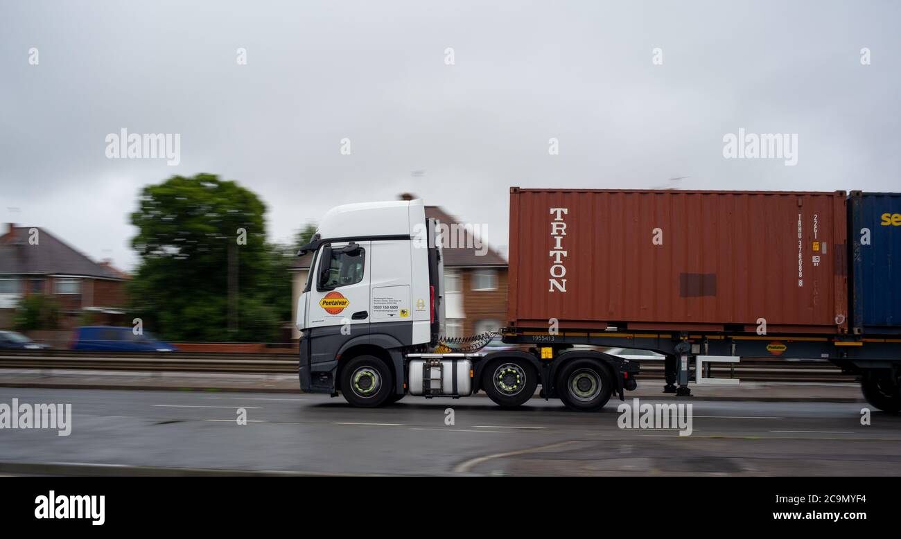Lkw container beladen -Fotos und -Bildmaterial in hoher Auflösung – Alamy