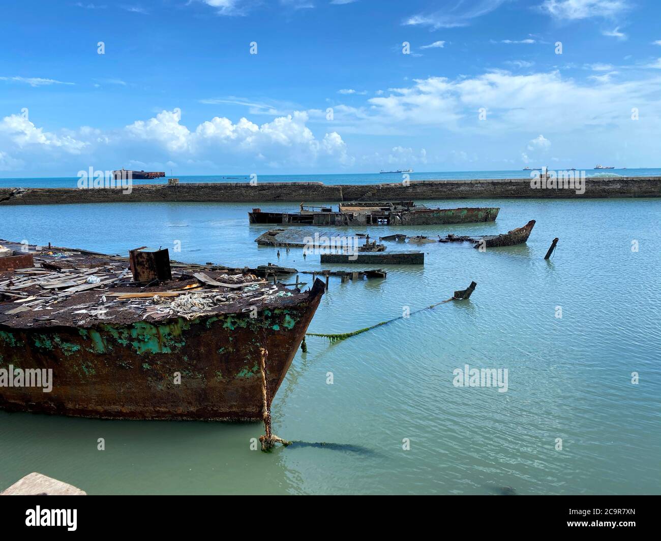Sinkende schiffe boote schiffswrack -Fotos und -Bildmaterial in hoher ...