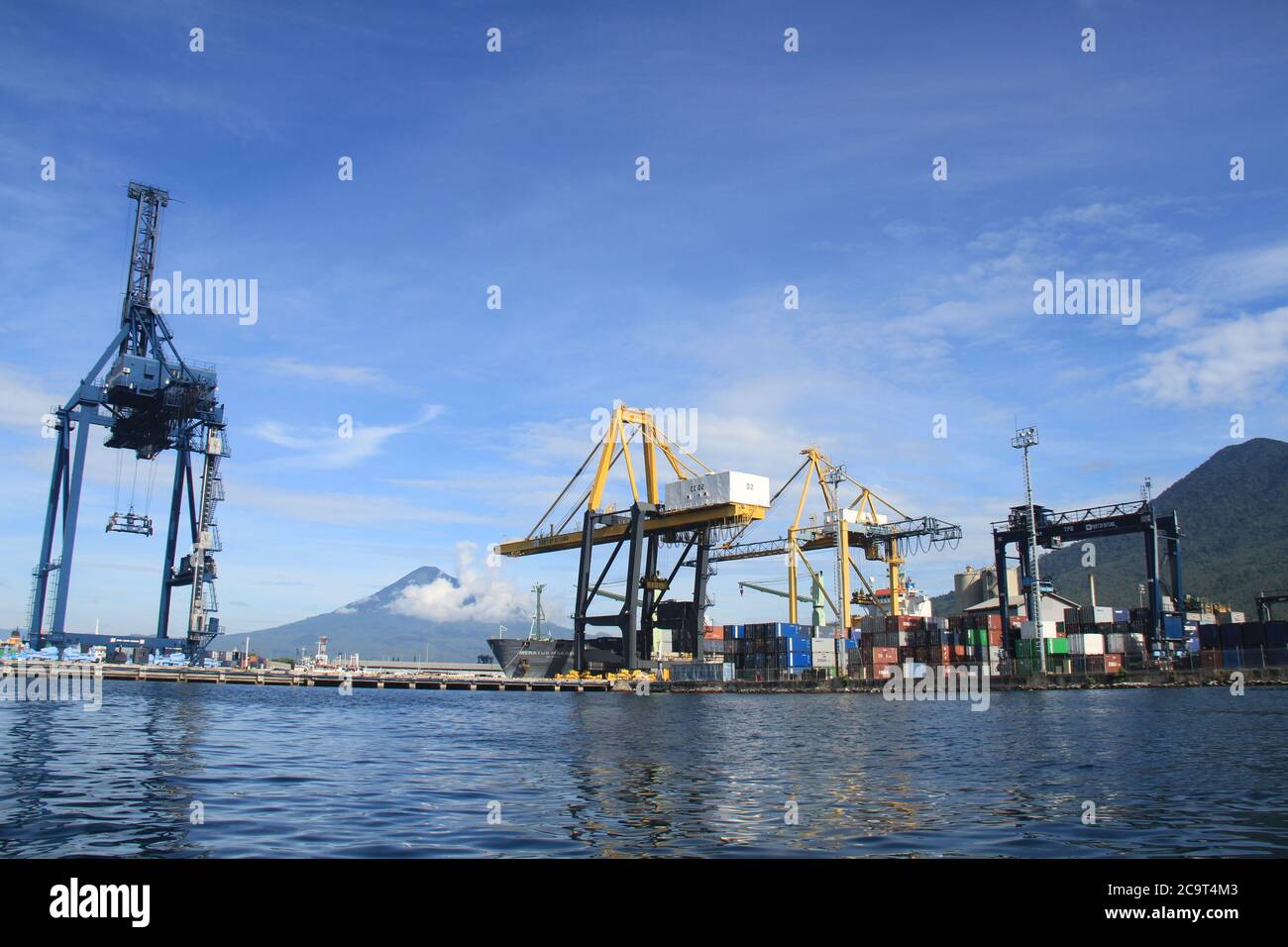 Bitung stadt -Fotos und -Bildmaterial in hoher Auflösung – Alamy