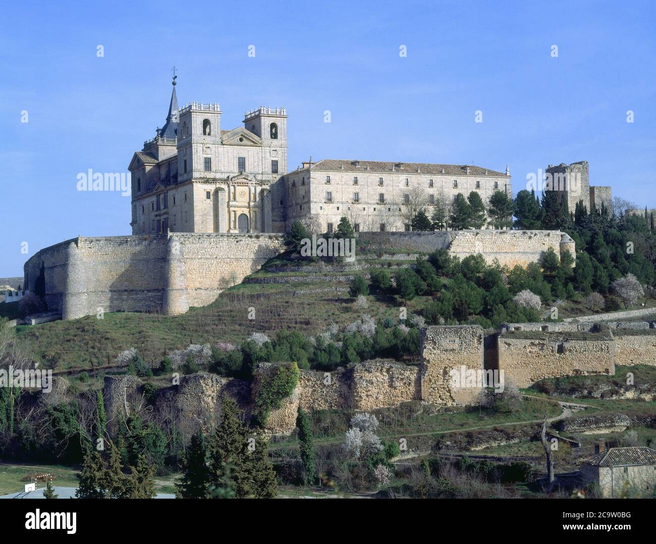 Monasterio de santiago de ucles -Fotos und -Bildmaterial in hoher ...