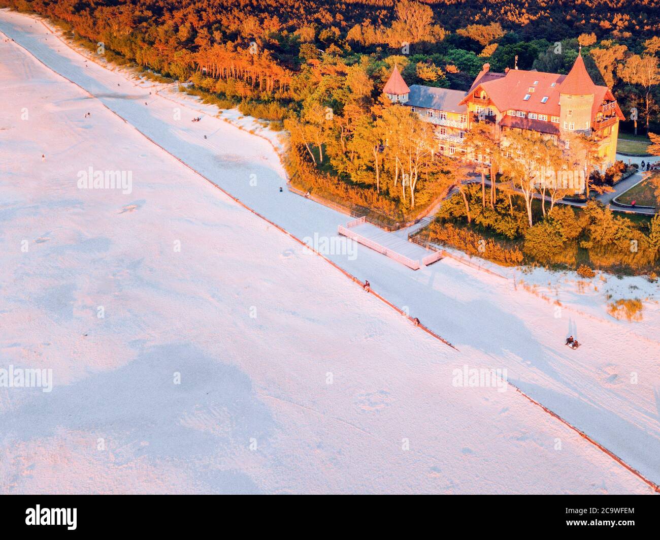 Sonnenuntergang am strand in leba -Fotos und -Bildmaterial in hoher ...