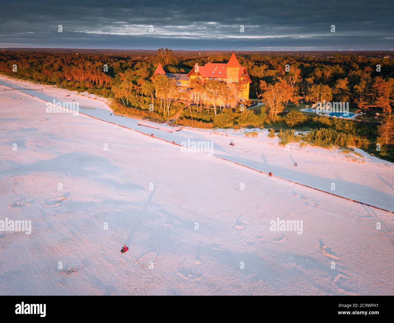 Sonnenuntergang am strand in leba -Fotos und -Bildmaterial in hoher ...