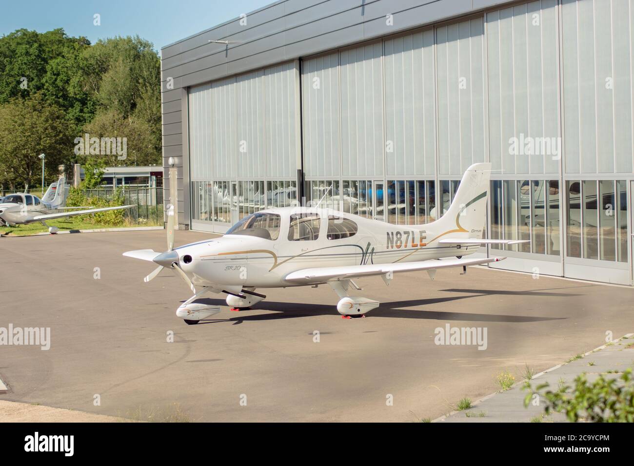 Cirrus aircraft -Fotos und -Bildmaterial in hoher Auflösung – Alamy