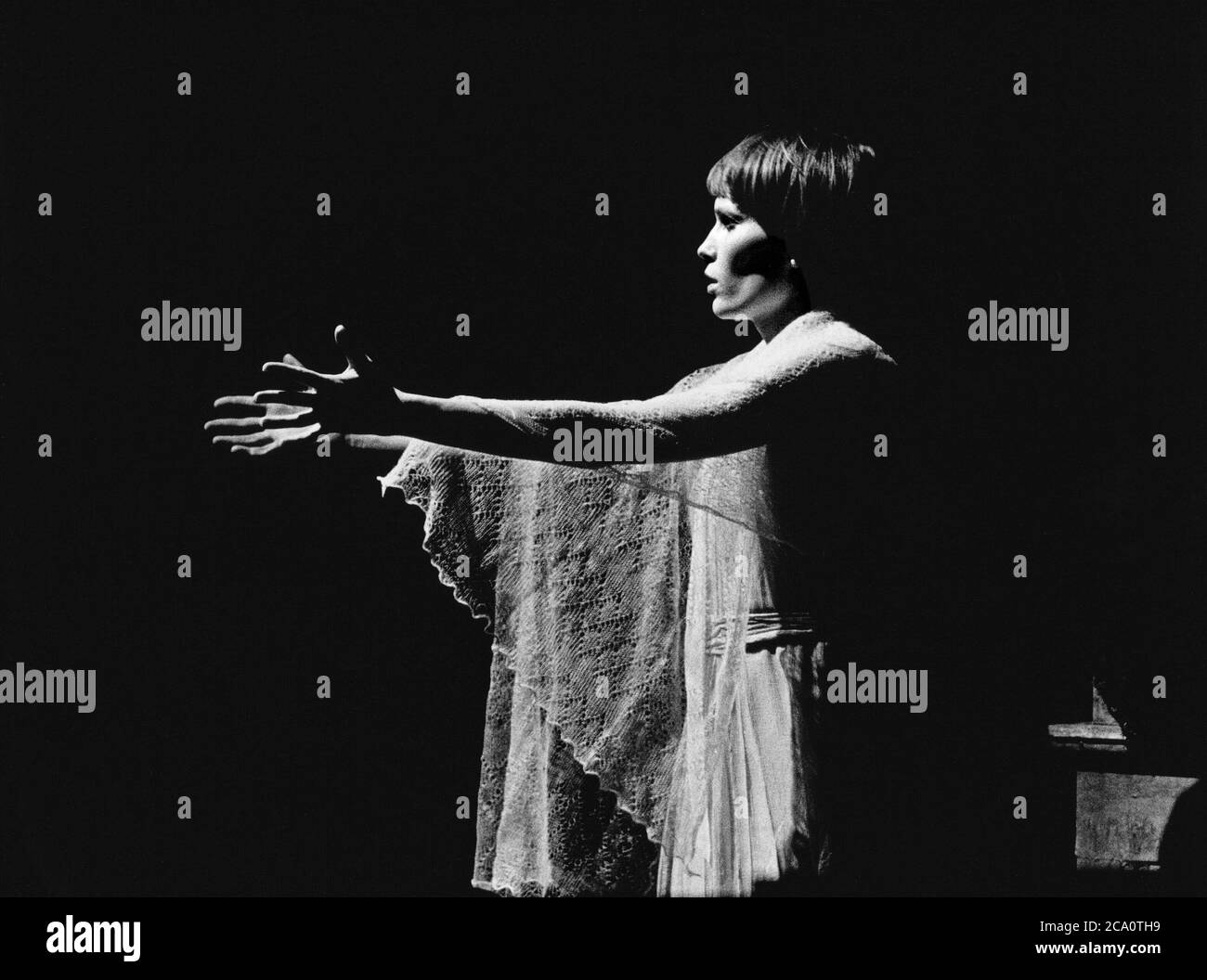 Mia Farrow (as Mary Rose) in MARY ROSE von J M Barrie im Shaw Theatre ...