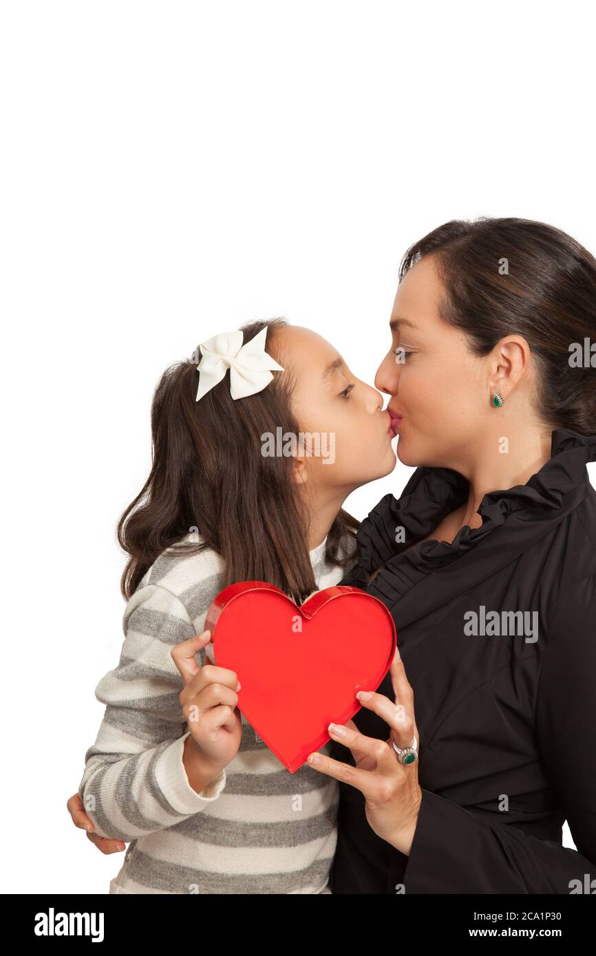 Liebe zwischen Mutter und Tochter Konzept. Mutter und Tochter halten ...