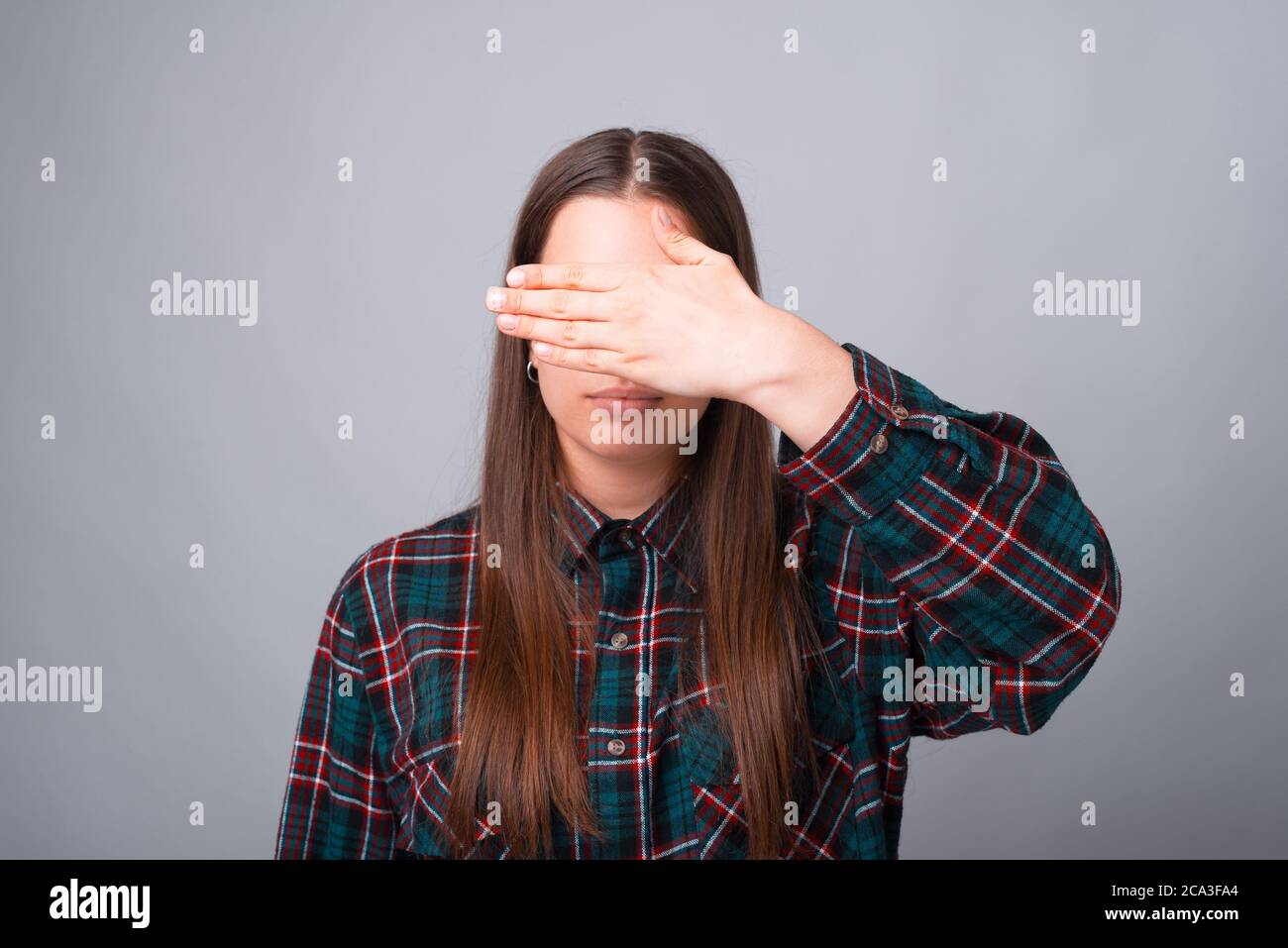 Verstecktes Gesicht Stockfotos und -bilder Kaufen - Alamy