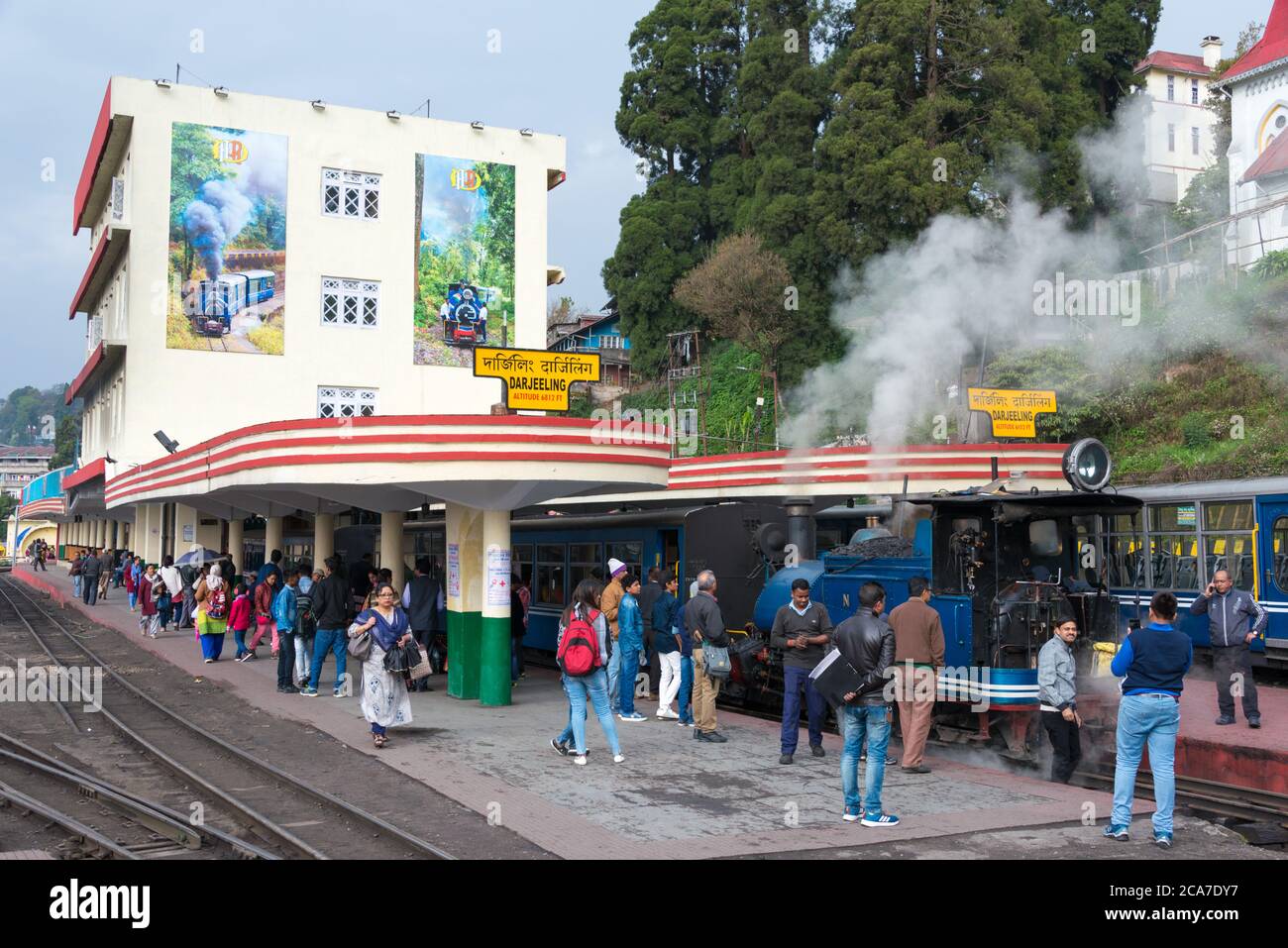Darjeeling, Indien - Darjeeling Himalayan Railway at Darjeeling Railway ...