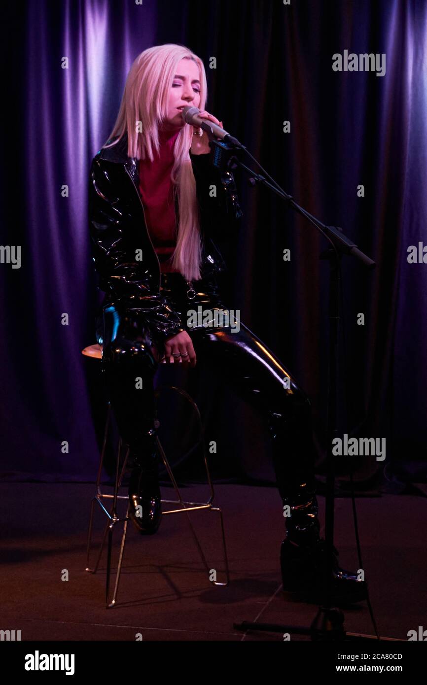 Ava Max 2018 Stockfotos und -bilder Kaufen - Alamy